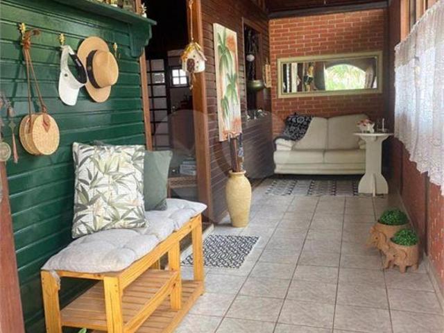 Chácara para venda em Bairro Inválido de 292.00m² com 3 Quartos, 2 Suites e 6 Garagens