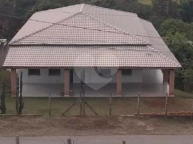 Chácara para venda em Bairro Inválido de 426.00m² com 4 Quartos, 1 Suite e 4 Garagens