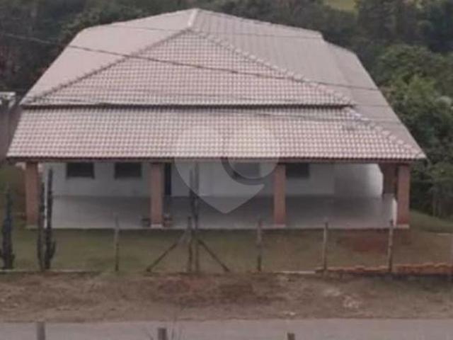 Chácara para venda em Bairro Inválido de 426.00m² com 4 Quartos, 1 Suite e 4 Garagens