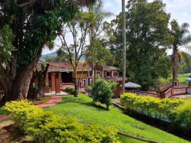 Chácara para venda em Bragança Paulista de 800.00m² com 6 Quartos, 2 Suites e 8 Garagens