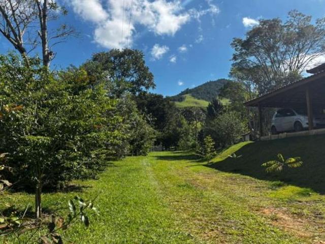 Chácara para Venda em Brasópolis, 10 km da cidade, 3 dormitórios, 1 suíte, 3 banheiros, 15 vagas