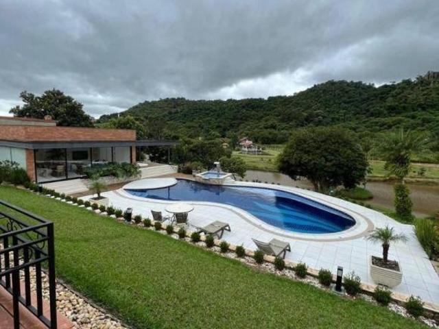 Chácara para venda em Morro Alto de 246.00m² com 4 Quartos, 4 Suites e 6 Garagens