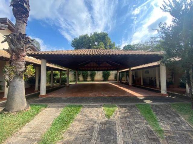 Chácara para Venda em Marília, Condomínio Village Santa Gertrudes, 3 dormitórios, 1 suíte, 3 banheir