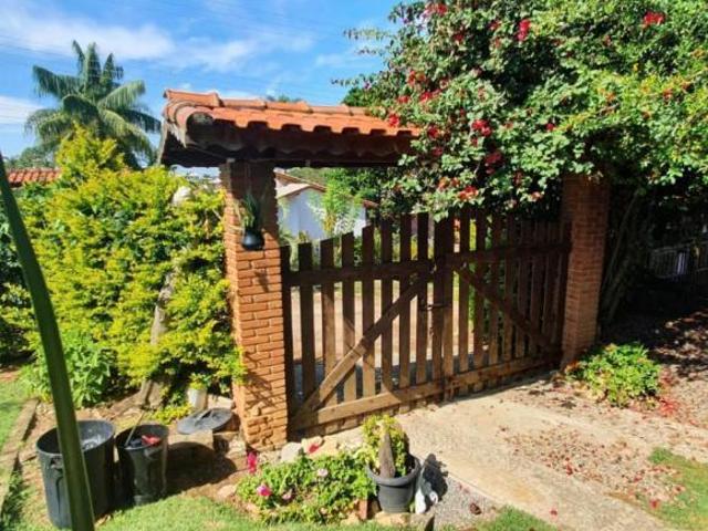 Chácara para Venda em Pinhalzinho, 2 dormitórios, 2 banheiros, 2 vagas