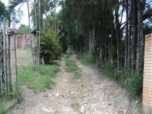 Chácara para venda em Terras De Itaici de 154.00m² com 3 Quartos, 1 Suite e 3 Garagens
