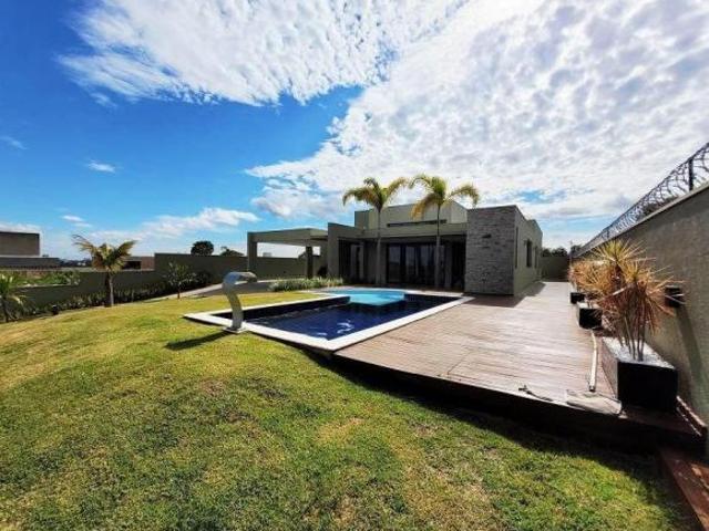 Chácara para venda em Terras De Itaici de 261.00m² com 3 Quartos, 3 Suites e 8 Garagens