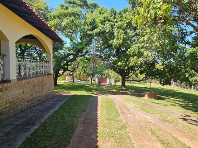Chácara para venda em Varejão de 250.00m² com 2 Quartos, 1 Suite e 3 Garagens