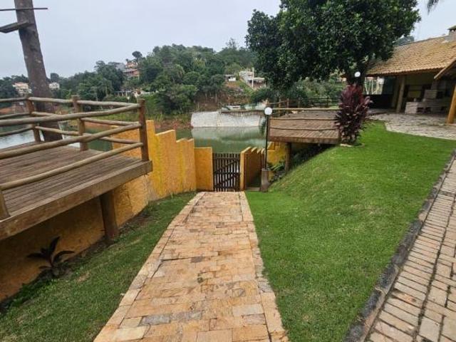 CHÁCARA PÉ NA AGUA, ALTO PADRAO, A BEIRA DA REPRESA DE IGARATA, CIDADE DE IGARATÁ SP
