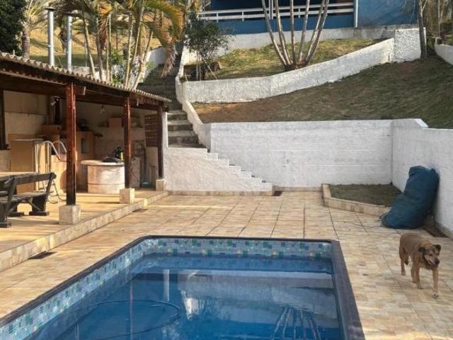 Chácara pé na água, em condomínio fechado em Igaratá SP