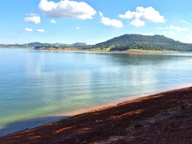 Chácara pé na água represa Jaguari Joanópolis SP