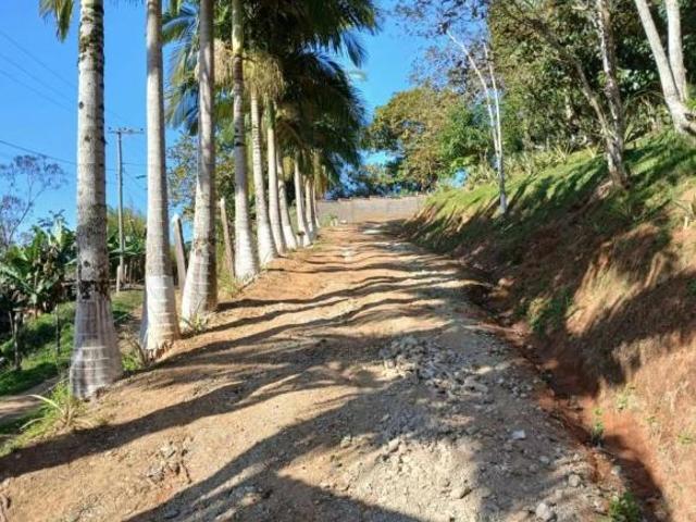 Chácara próximo à praia e a rodovia no bairro Caixa d&apos água em Itariri