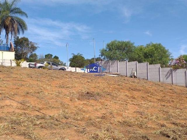 Chacara proximo ao centro de queluzito medindo 1000m² possuindo topografia declive
