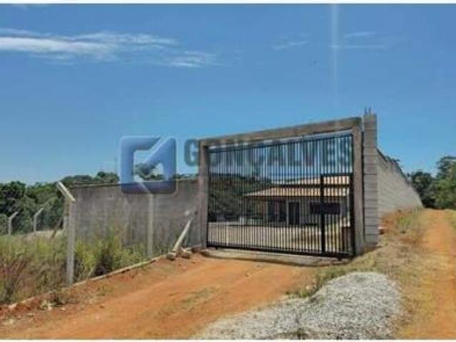 Chácara Rural à Venda em Mogi das Cruzes Cocueira – 3 suítes, 20 vagas e terreno de 24.821 m²