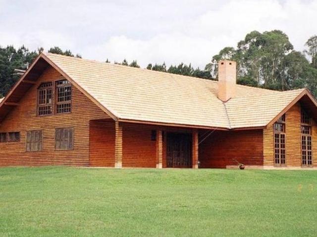 CHÁCARA RARA, COM BELA CASA ACONCHEGANTE E UM TERRENO PLANO DE MAIS DE 22 MIL M². ADEGA, LAREIRA