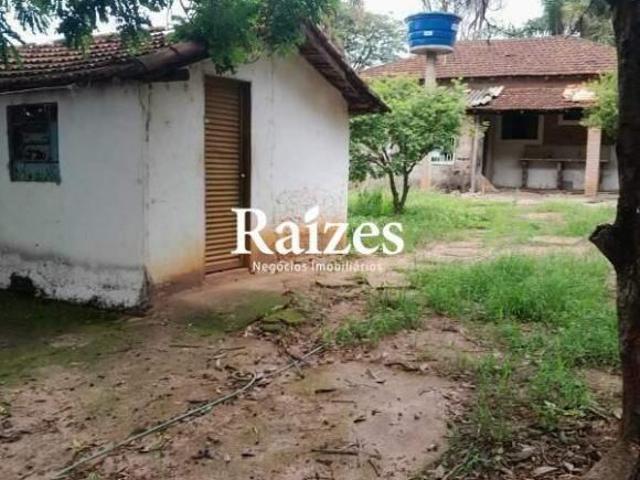 Chácara Residencial de 4 Quartos em Uberlândia Morada Nova, Ótima Área Externa