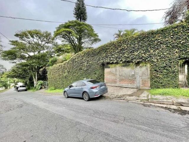 Chácara São João 4 dormitórios / 1suíte Integrada, lareira, piscina e churrasqueira!