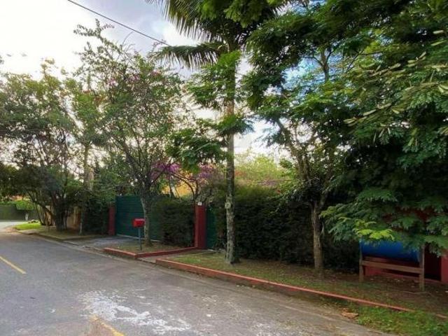 Chácara Vale do Rio Cotia CASA TÉRREA, com 3 suítes, lote plano, piscina.