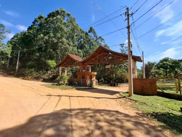 Chácara venda Itú com 3200m2, 3 quartos, piscina, pomar e 10 vagas de garagem