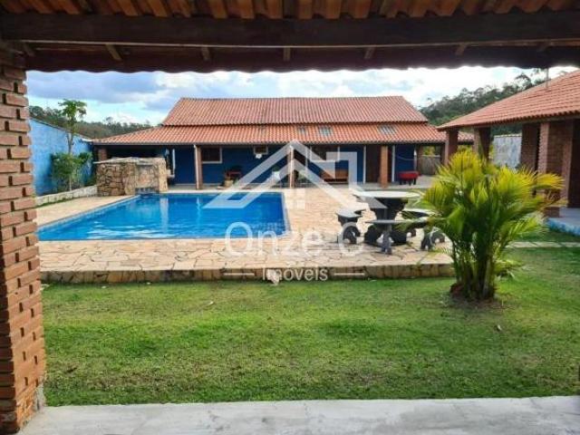 CHÁCARA 03 DORMITÓRIOS, PISCINA, CHURRASQUEIRA E 10 VAGAS GARAGEM À VENDA CONDOMÍNIO RESIDENCIAL