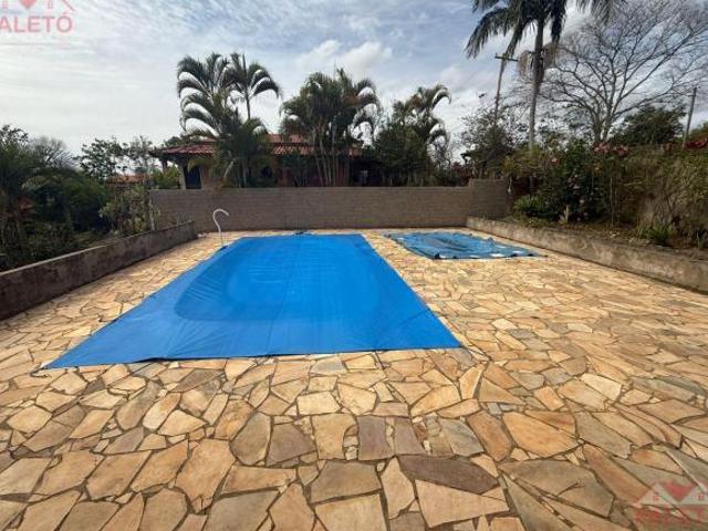 Chácara 1763 m² com piscina e pomar a venda na cidade de Porangaba interior de SP