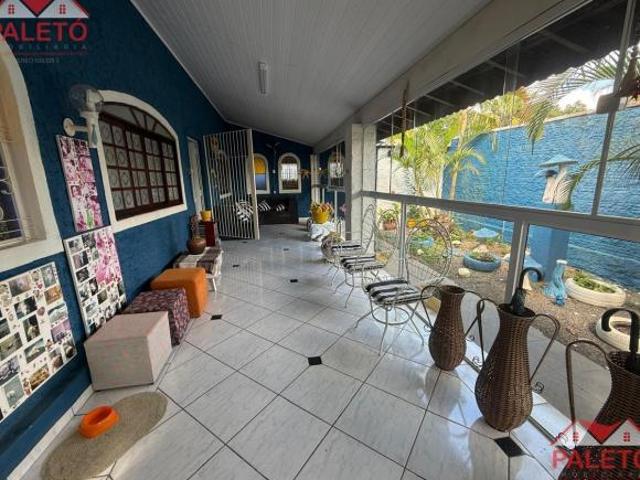 Chácara 1764 m² com piscina e frente para asfalto a venda na cidade de Porangaba interior de SP, Bai
