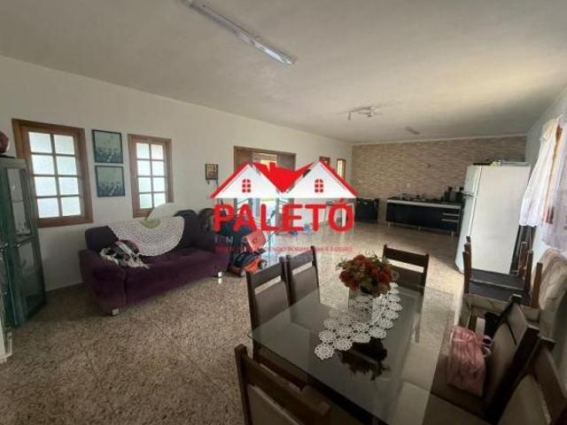 Chácara 1000 m² com piscina a venda na cidade de Porangaba, interior de SP, loteamento Colinas de Po