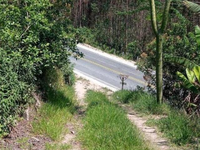 Chácara 12.500 m² com Nascente e Acesso Pavimentado em Santa Branca/SP