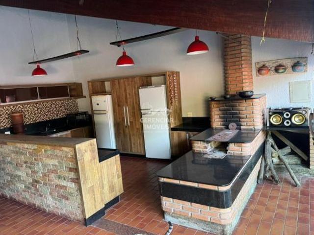 Chácara 1.200m² para lazer vendida de porteira fechada em Contagem MG