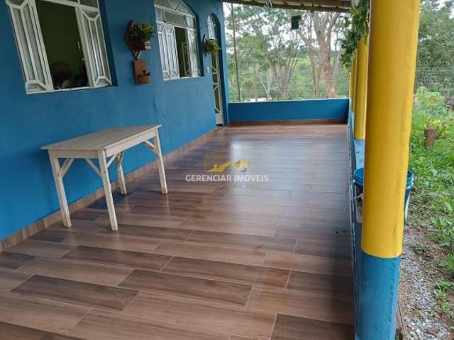 Chácara 1.332m² com casa excelente de 03 quartos,sendo 01 suíte e pomar em Marilândia MG
