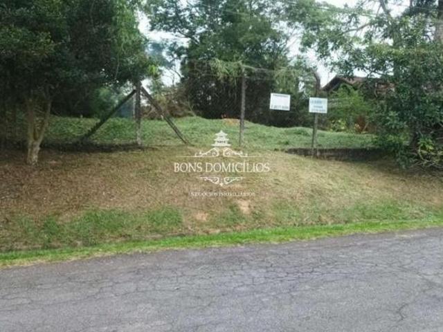Chácara 1.800m2 em Condomínio à Venda em Cotia, Natureza e Conforto em um só lugar!