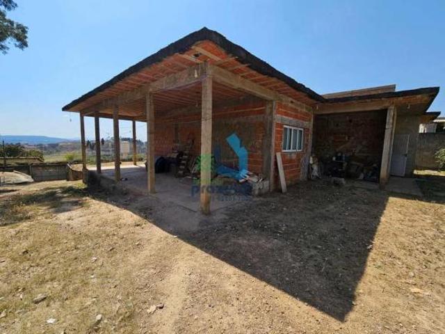 Chácara 2.000m², 250m² construídos, 4 suítes e linda vista
