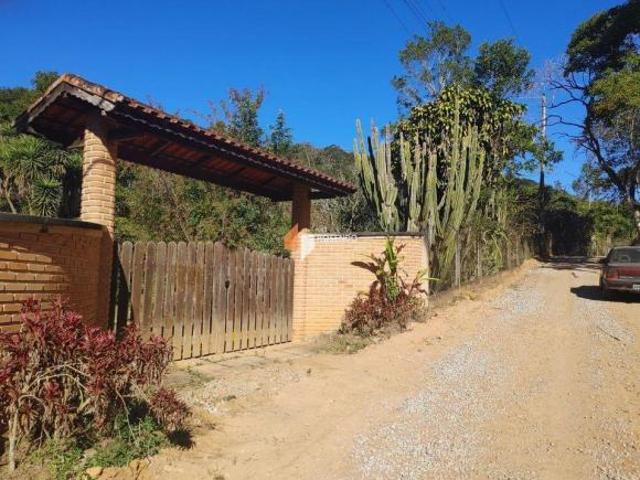 Chácara 4.200 m² com Riacho e Casa em Salesópolis