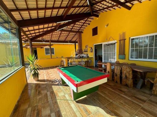 Chácara 4.500m² com 04 quartos, córrego e área gourmet em Itaúna MG