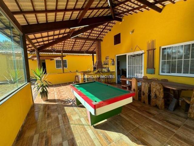 Chácara 4.500m² com 04 quartos, córrego e área gourmet em Itaúna MG