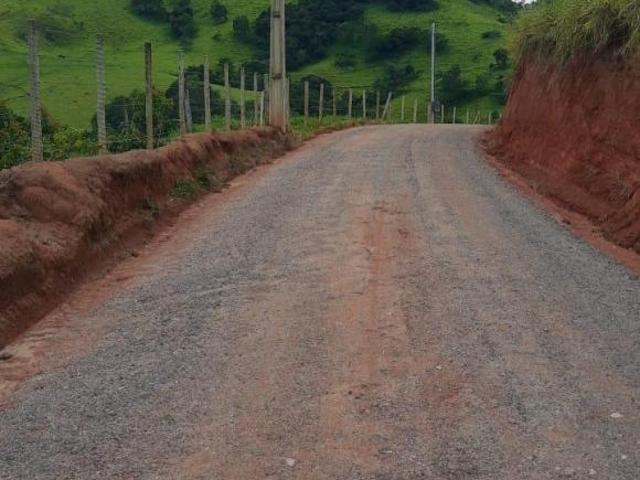 Chácara 5.938 mts Topografia baixa Energia bifásica Água de poço semi artesiano Casa sede contendo