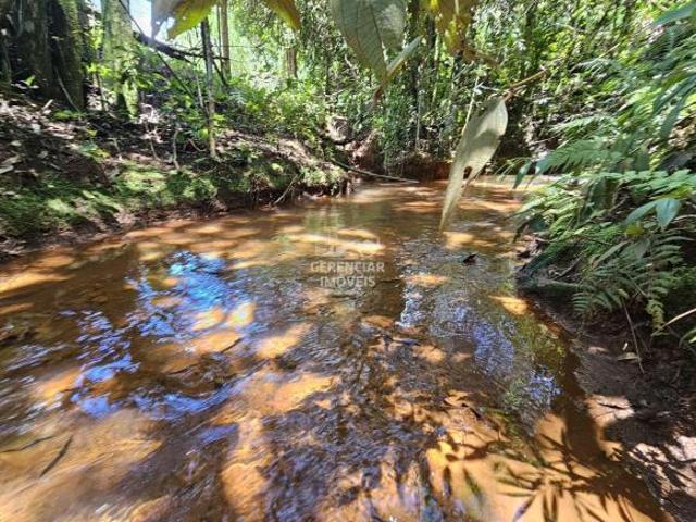Chácara 7.000m² em construção com água corrente nos fundos e pomar frutífero em Rio Manso MG