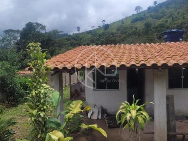 Chácaras e Granjas à Venda em Humaitá MG: 2 quartos, 1 sala, 1 banheiro, 4 vagas de garagem!