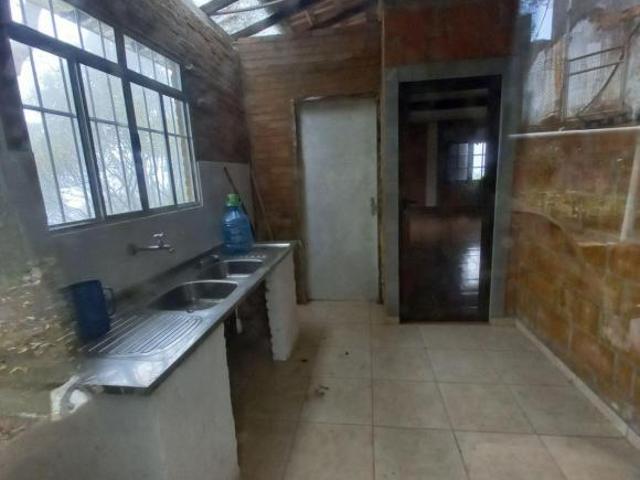 Chacrinha 3050 m² casinha 1 drms, sala, cozinha, acesso fácil 4 km doTúnel Mata Fria 25 min de SP