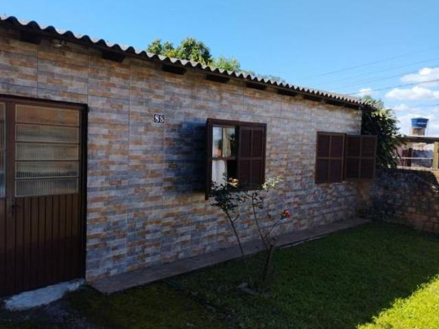 Chacrinha com casa em área urbana