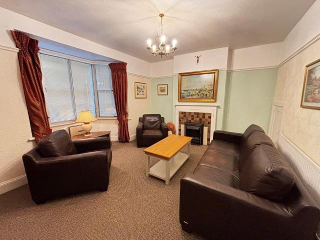 Chad Road, Edgbaston, B15 3EN 2 bed detached house to rent £1,375 pcm £317 pw