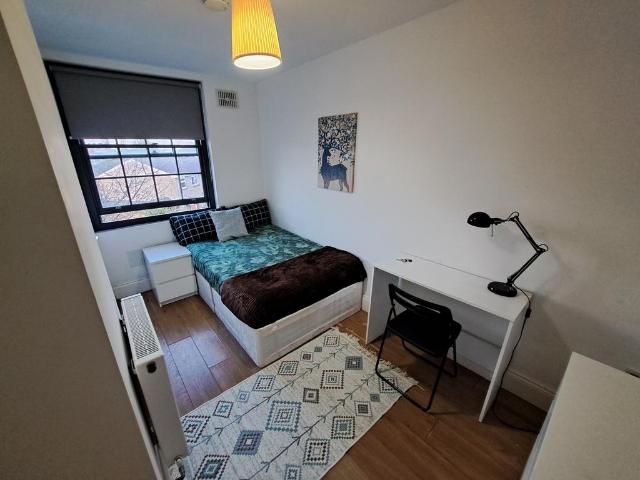 Chadbourn Street, London E14 3 bed flat share to rent £1,050 pcm £242 pw