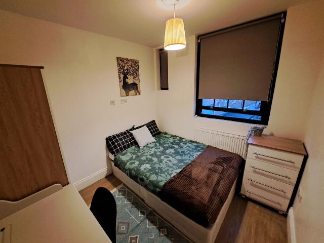 Chadbourn Street, London E14, Room to rent, £850 pcm | PrimeLocation