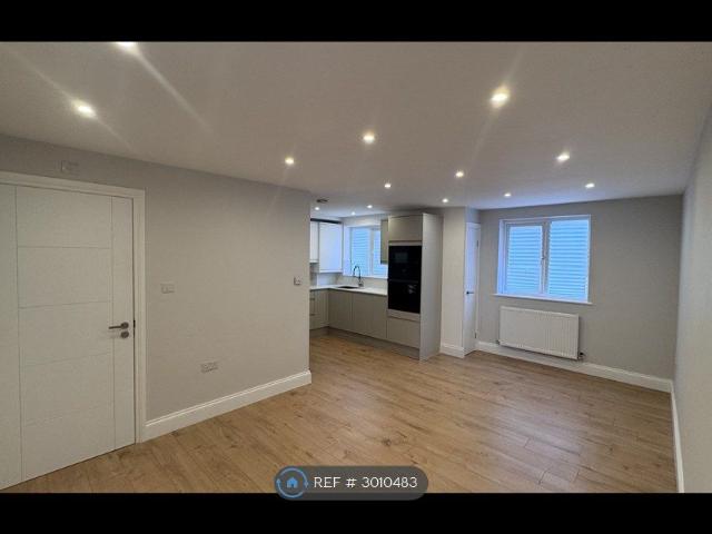 Chadbone Close, Aylesbury HP20, 2 bed flat to rent, £1,650 pcm | PrimeLocation