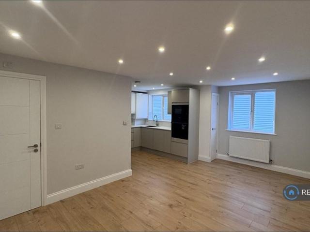 Chadbone Close, Aylesbury, HP20 2 bed flat to rent £1,650 pcm £381 pw