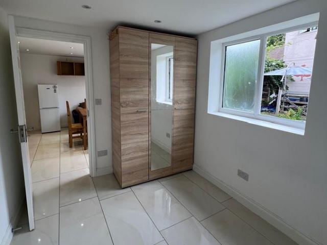 Chadwel Hath RM6, 2 bed flat to rent, £1,600 pcm | PrimeLocation