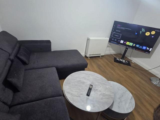 Chadwel Heath RM6, 2 bed flat to rent, £1,800 pcm | PrimeLocation