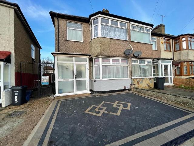 Chadwell Heath, Essex, RM6 4 bed semi detached house to rent £2,250 pcm £519 pw