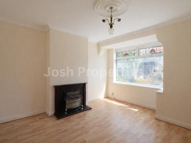Chadwell Heath Lane, Romford RM6 3 bed terraced house to rent £2,250 pcm £519 pw