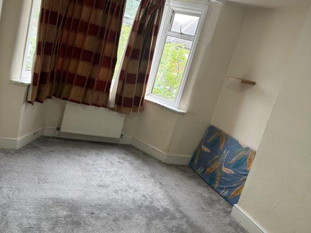 Chadwell Heath RM6, Room to rent, £780 pcm | PrimeLocation