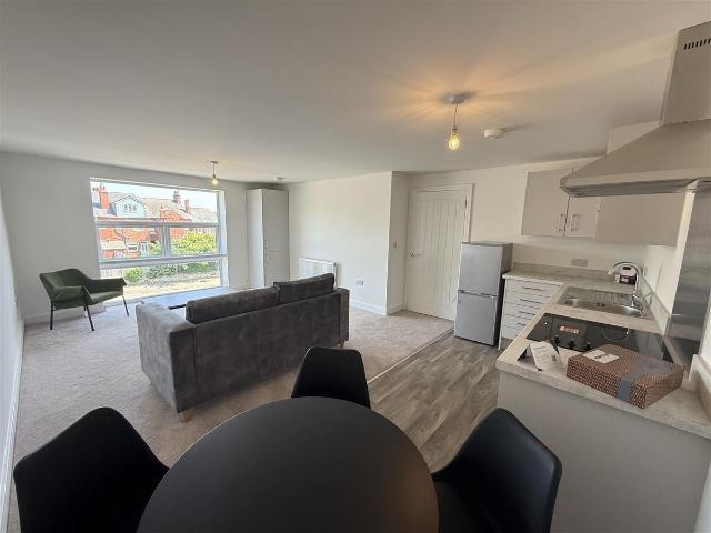 Chadwick Court, Manygates Lane, Wakefield WF1, 2 bed flat to rent, £950 pcm | PrimeLocation